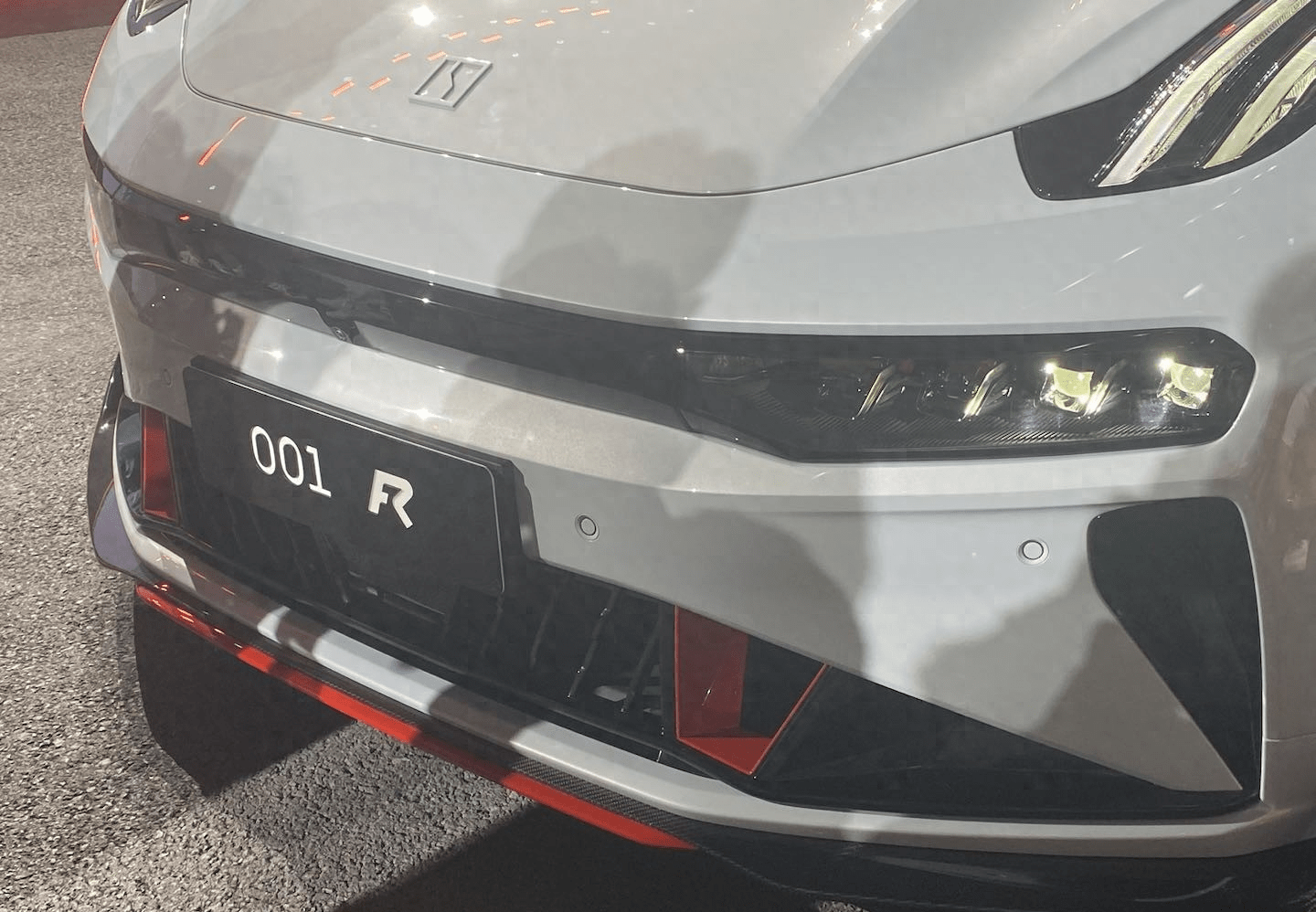 极氪001FR实车亮相，前后四电机，2.07秒破百，售价或超过100万元_搜狐汽车_搜狐网