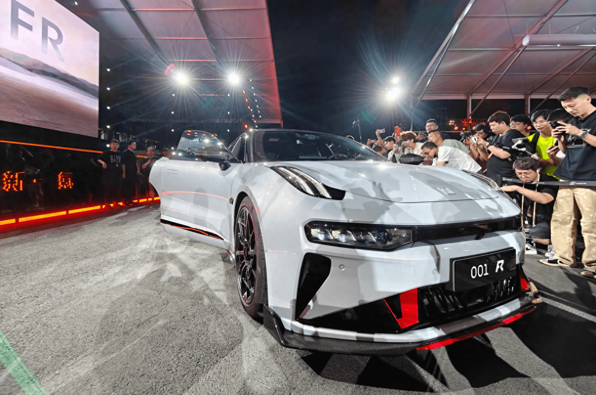 极氪001FR实车亮相，前后四电机，2.07秒破百，售价或超过100万元_搜狐汽车_搜狐网
