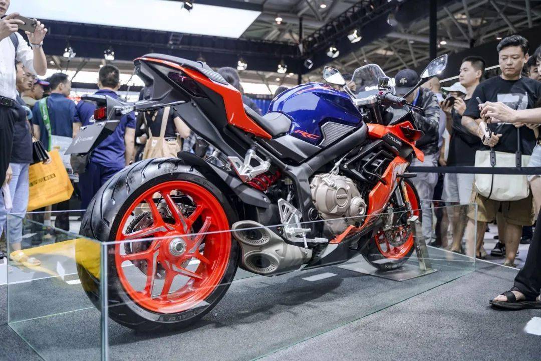 四缸仿赛RC680R领衔，宗申携多款全新车型亮相摩博会_搜狐汽车_搜狐网