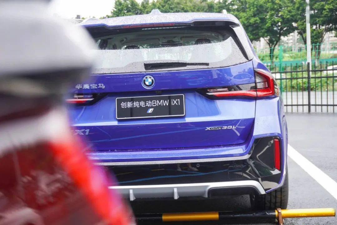 零百5.7s，续航450km，空间百变！探店实拍宝马iX1_搜狐汽车_搜狐网