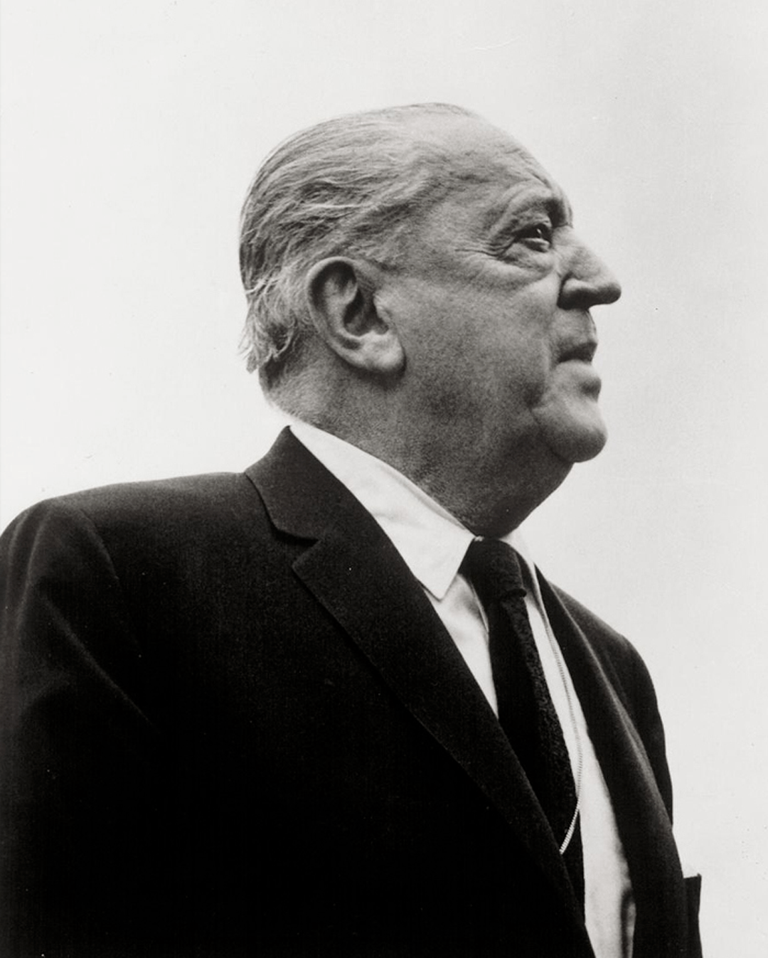 DINZ德网 | Barcelona Chair · 经典之风永存_Mies_Michael_的设计