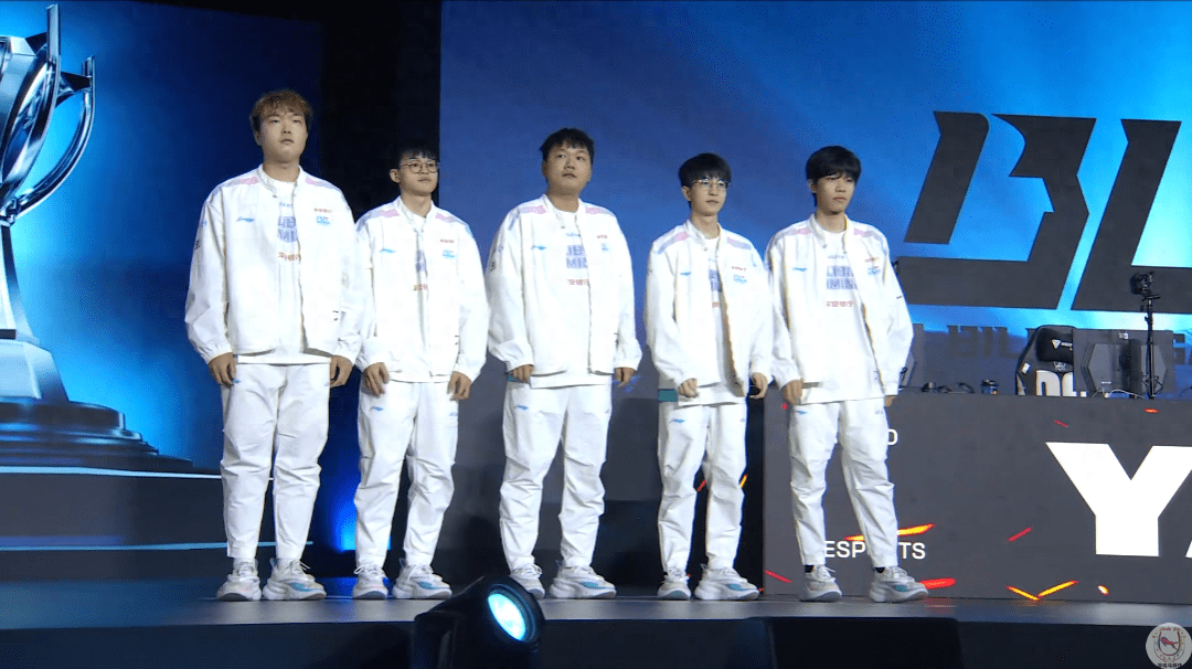 Bo5韩国队杀手？BLG两局吊打GenG拿到3个赛点！_红色_蓝色_Bin