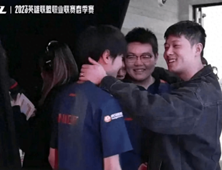 辅助又成了难题？TES转会期上中得到强力选手！_Creme_新人_中单